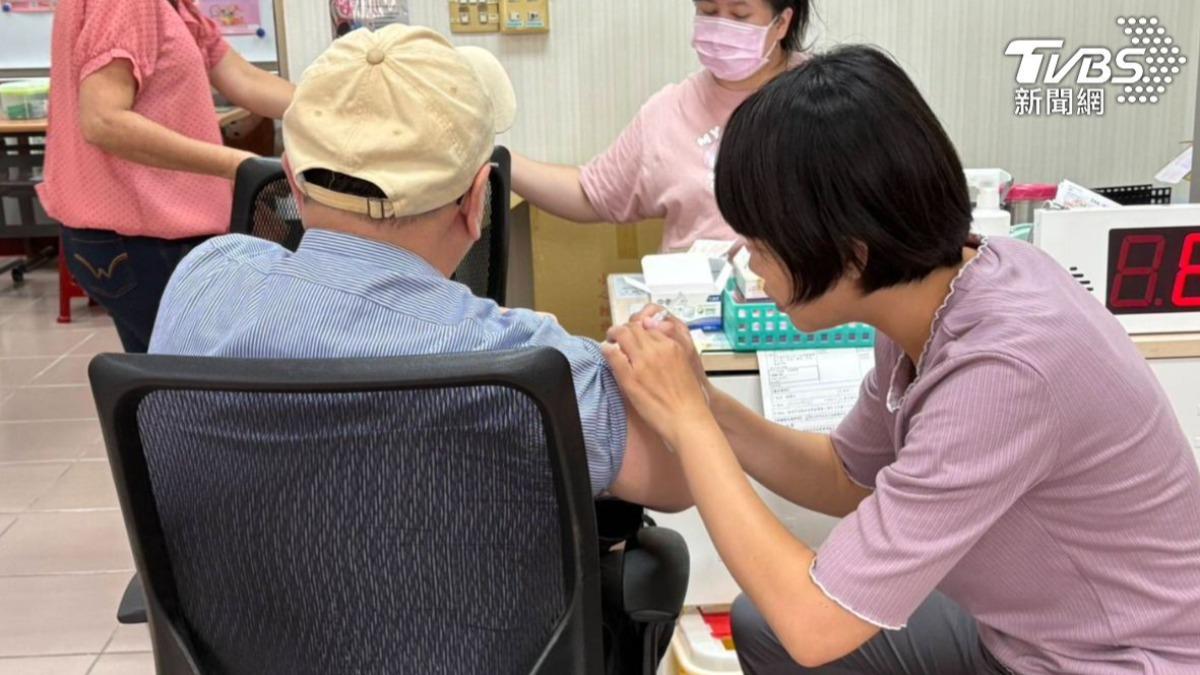 流感來襲！染疫首週心梗風險飆7倍 國際建議長者接種「1疫苗」│TVBS新聞網