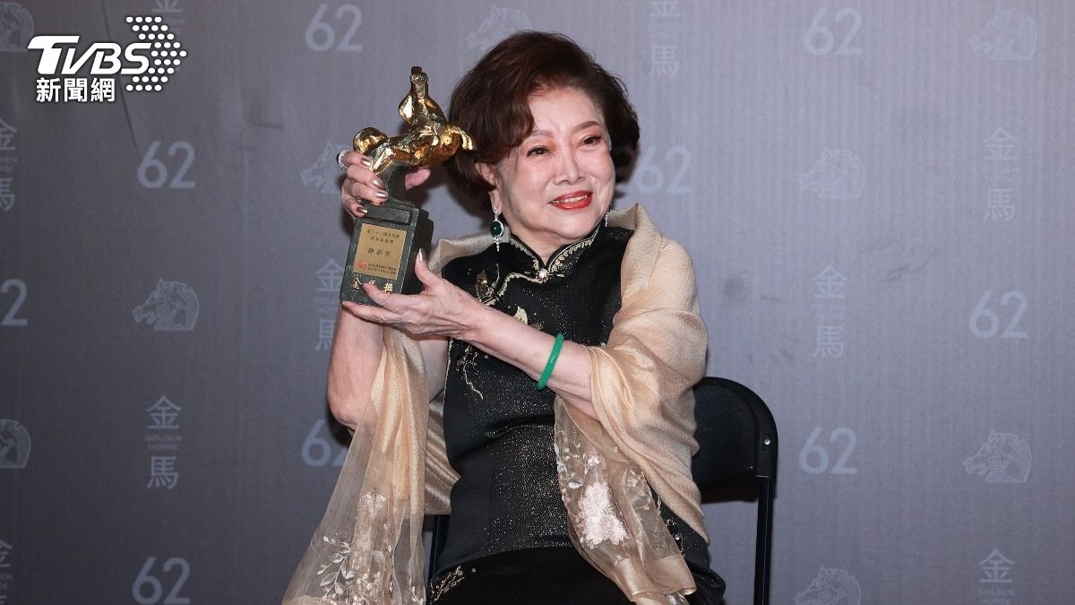 金馬62／陳淑芳奪終身成就獎堅持不漲價 落淚喊：我能夠一輩子演下去│TVBS新聞網