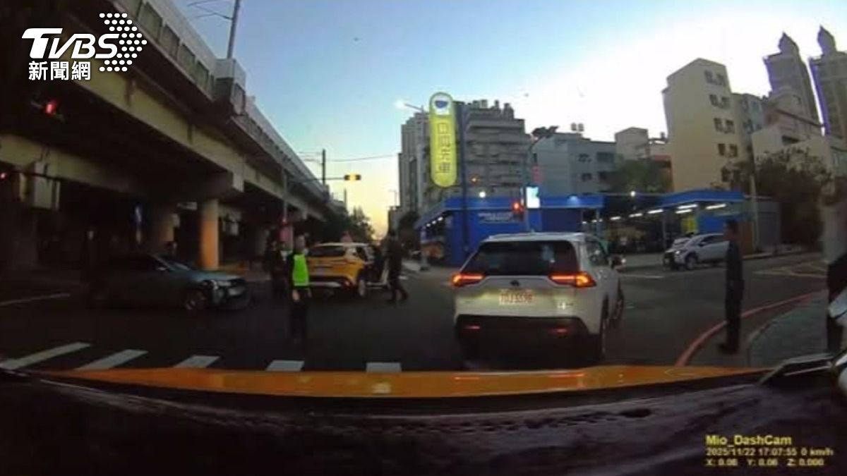 撞車救援只需30秒！竹北「黃金救援區」驚見警消秒衝出 免報案立刻到場│TVBS新聞網