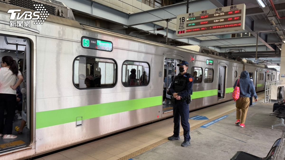 列車遭大面積噴漆！台鐵公司報警求償 最重可處7年徒刑│TVBS新聞網