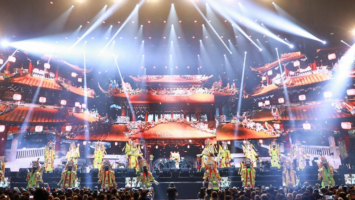 民歌大團圓／唱滿7小時！74位歌手站滿大巨蛋 潘若迪帶長輩嗨跳│TVBS新聞網