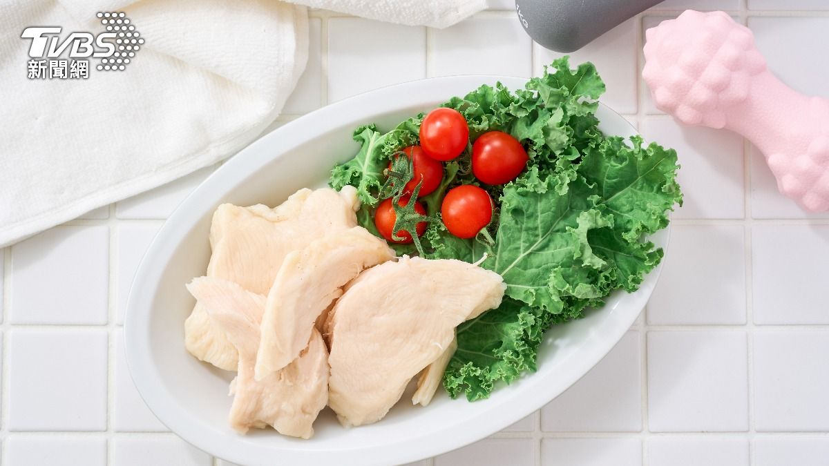 健身減脂一天三餐「只吃雞胸肉」 醫打槍：恐嚴重便祕│TVBS新聞網