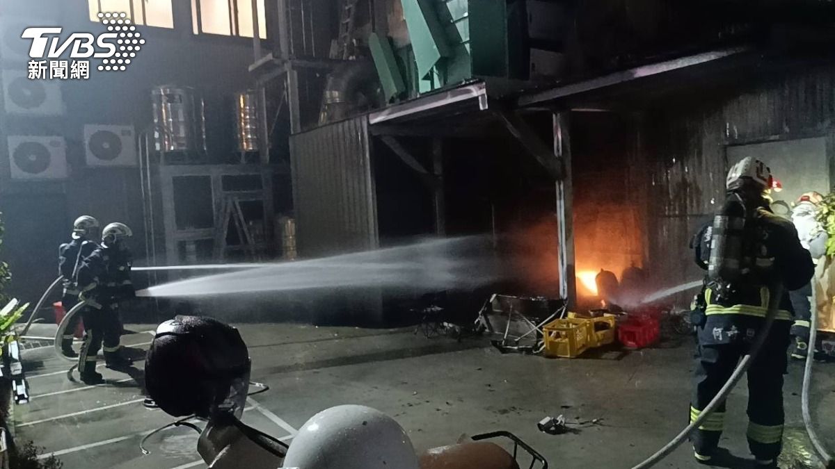 快訊／台中居酒屋火警！「5瓦斯桶爆燃」1員工遭燙傷│TVBS新聞網