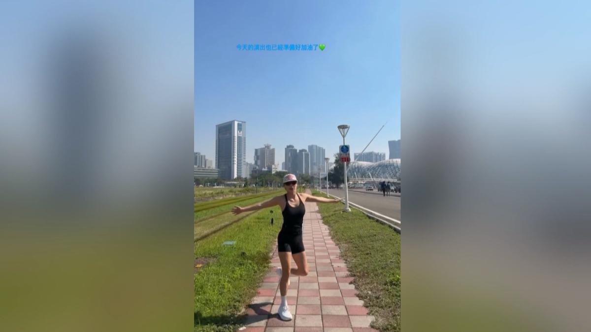 TWICE高雄開唱二日！周子瑜綁馬尾、秀台語互動粉絲│TVBS新聞網