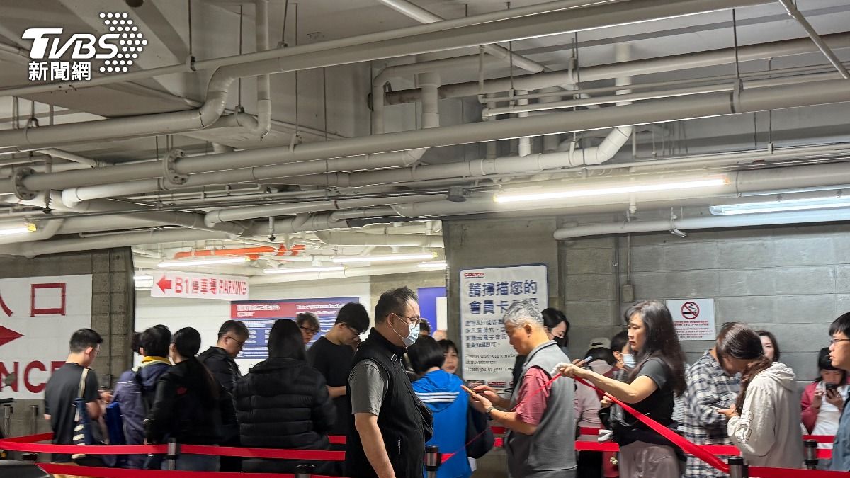 直擊／好市多黑五開跑！內湖店頭香6:20就到 200人排隊資深會員鎖定1物│TVBS新聞網