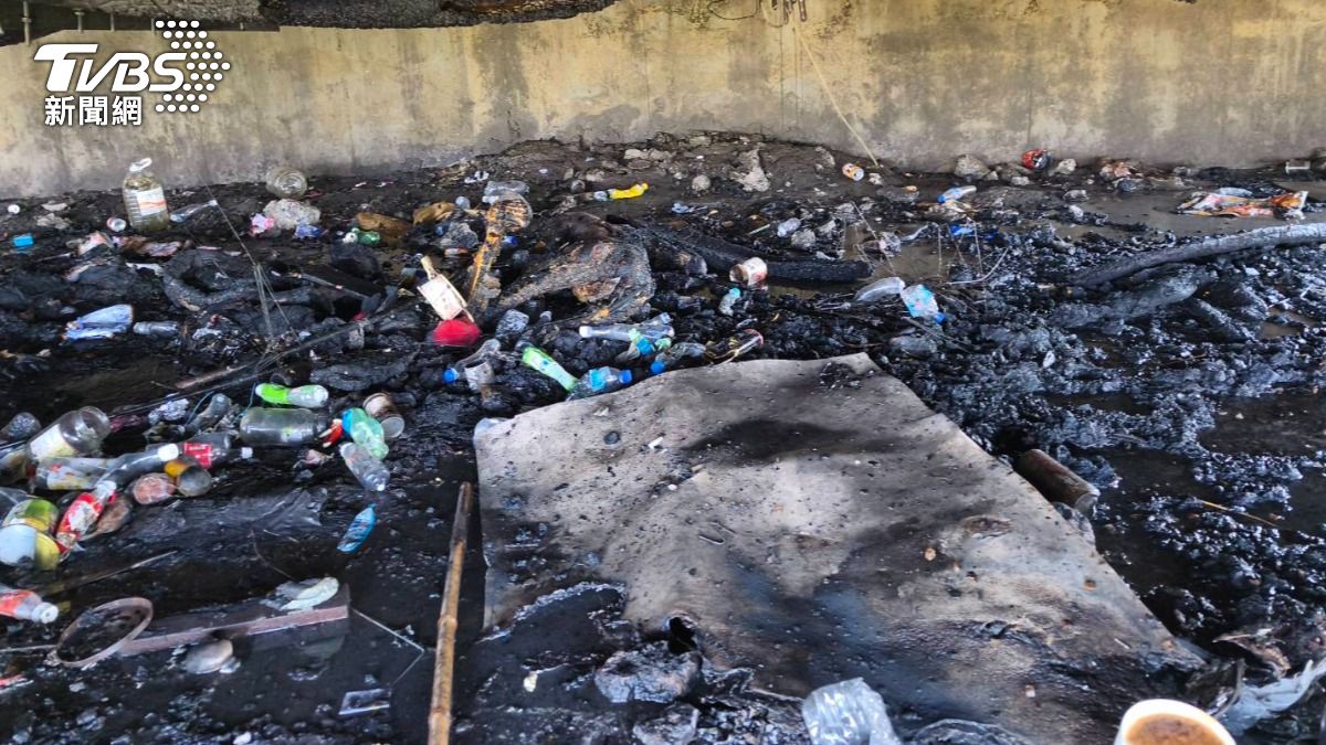 疑菸蒂引燃廢棄物！台中西柳橋猛竄火 55歲街友遭活活燒死│TVBS新聞網