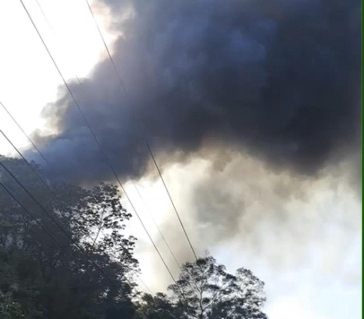 快關窗！汐止烤漆工廠全面燃燒 「黑煙狂竄」2員工嗆傷│TVBS新聞網