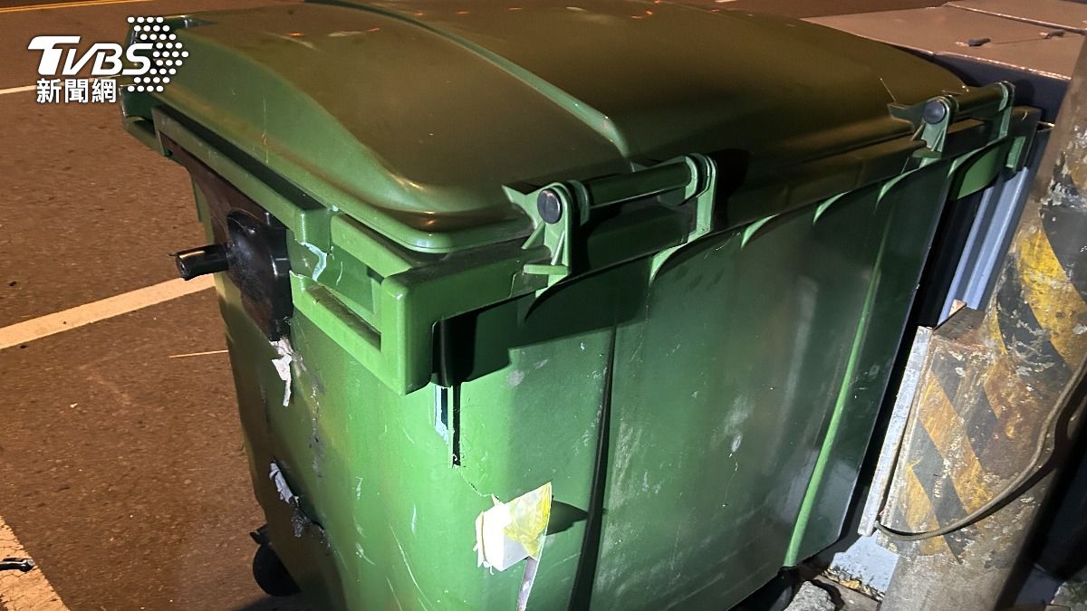 有片／中壢男高速失控衝騎樓「6車全毀」 全身傷倒地│TVBS新聞網