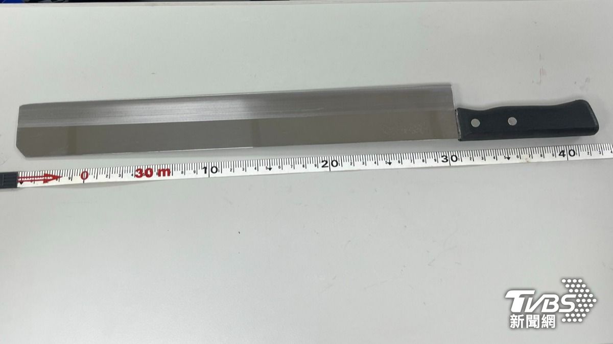 基隆男百福社區亮西瓜刀！民眾嚇壞報案 他酒醉稱：忘了│TVBS新聞網