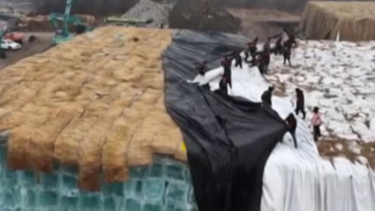 掀開「冰山棉被」 冰雪大世界巨大冰庫曝光│TVBS新聞網