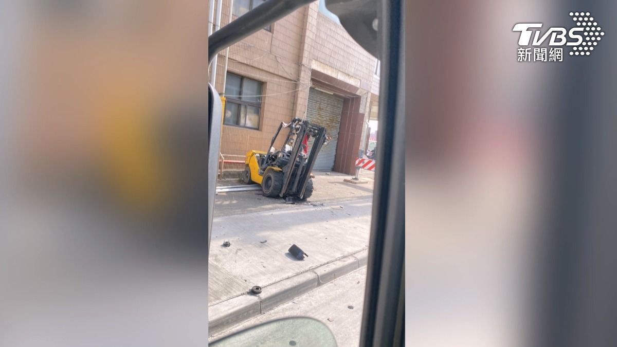 海霸王高雄分公司工安意外！ 外包商吊掛堆高機翻落1死│TVBS新聞網