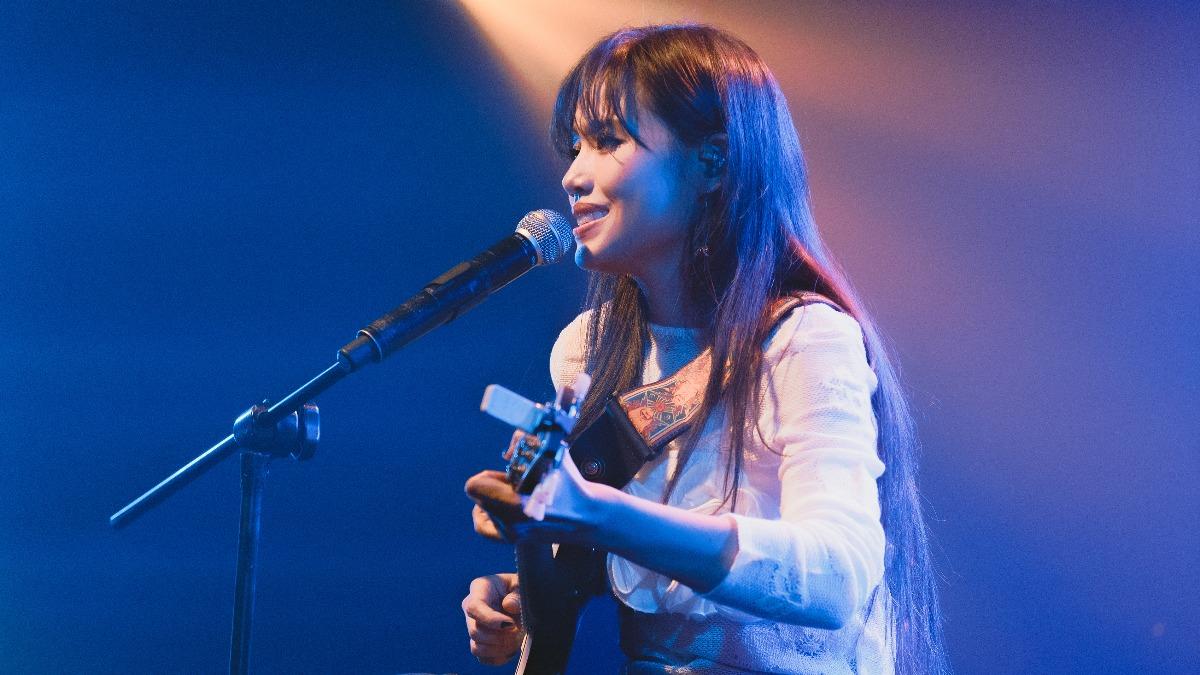 吳汶芳開唱「神秘嘉賓」驚喜撲台合體 她忍淚吐出道心酸│TVBS新聞網