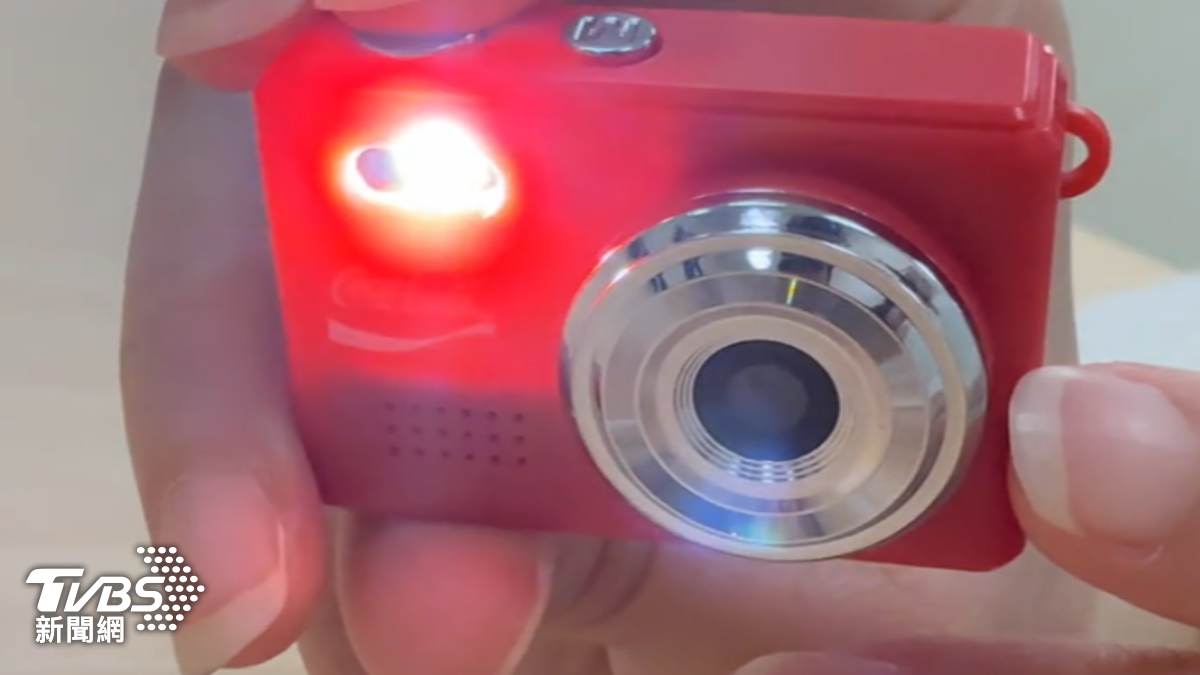 脆爆紅「聯名潮物」 迷你相機PK娃衣水晶球│TVBS新聞網