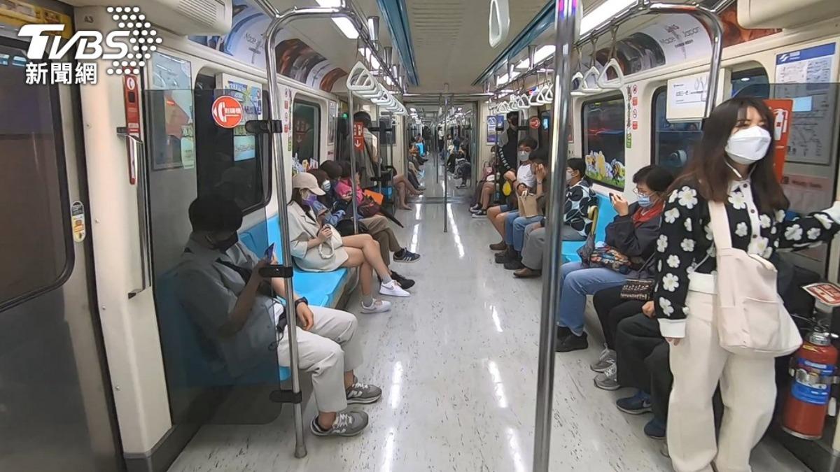 國二女脊椎開刀！坐一般位被逼讓座 母心碎：以後要穿泳衣出門？│TVBS新聞網