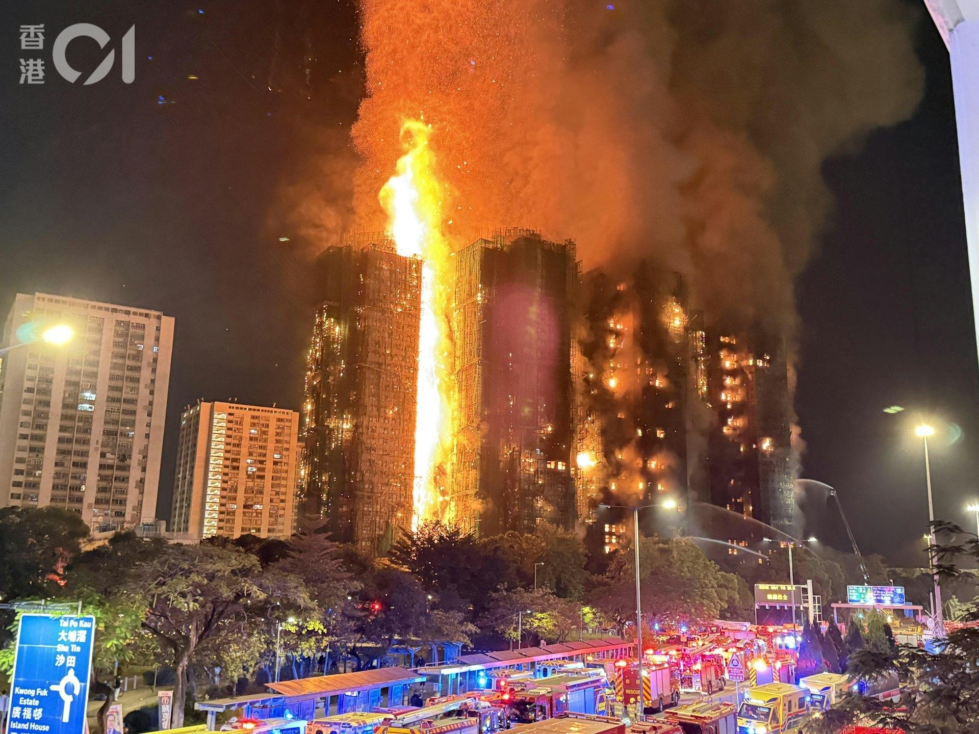 香港大火／宏福苑入夜燒更猛！現場爆炸聲不斷 居民困頂樓急求救│TVBS新聞網