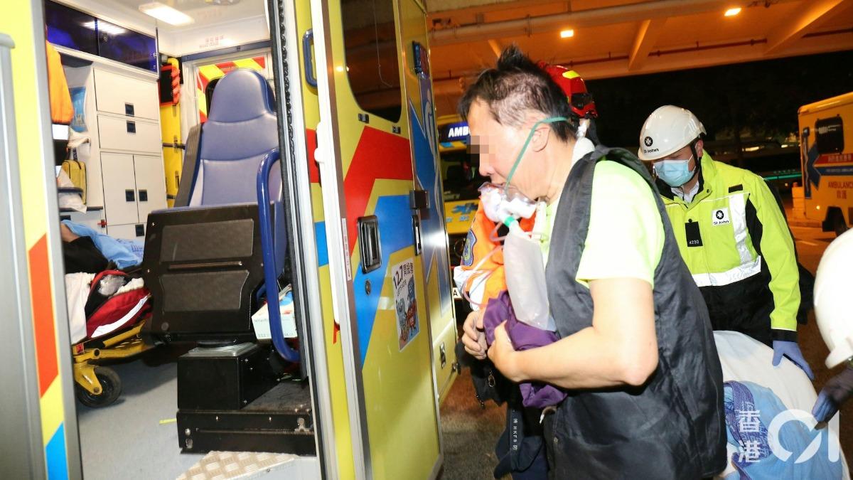 宏福苑5級大火！多人凌晨獲救 戴氧氣罩上救護車送醫│TVBS新聞網