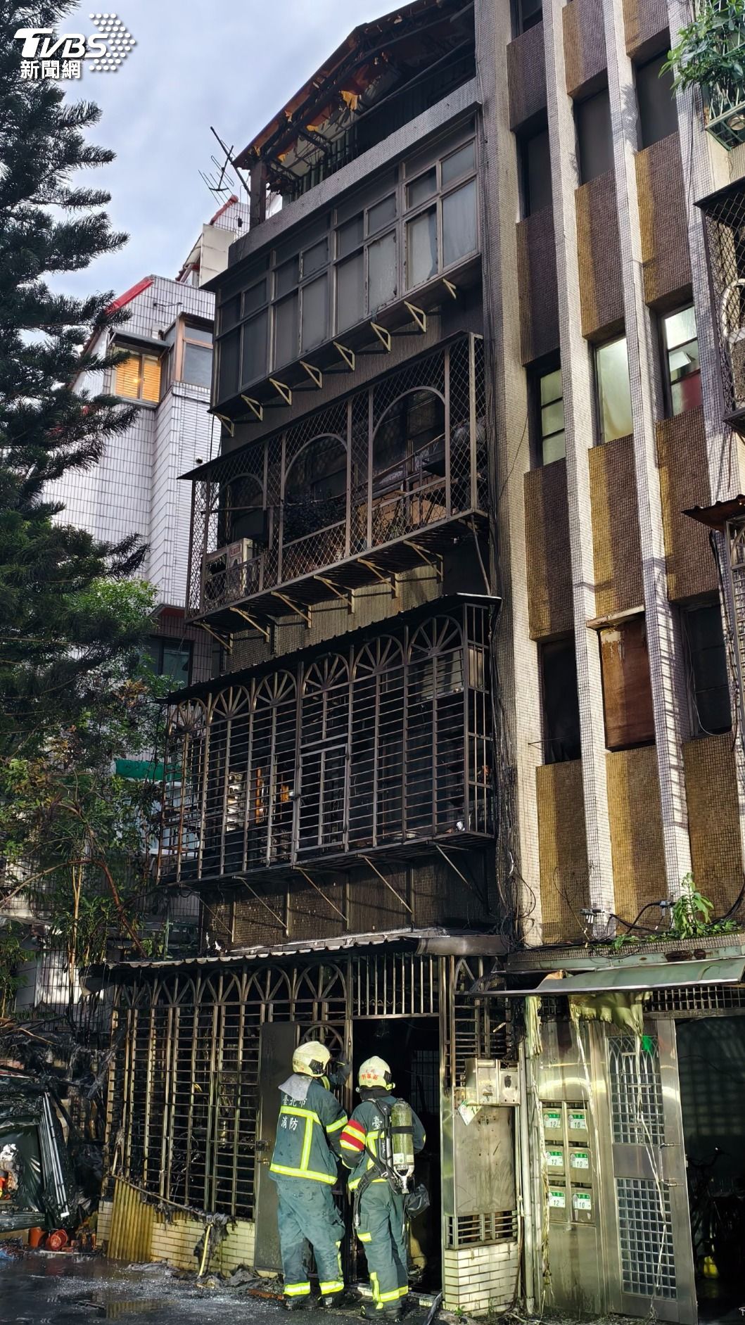 快訊／北投義理街民宅清晨火災 救出7人、1婦人預防性給氧│TVBS新聞網