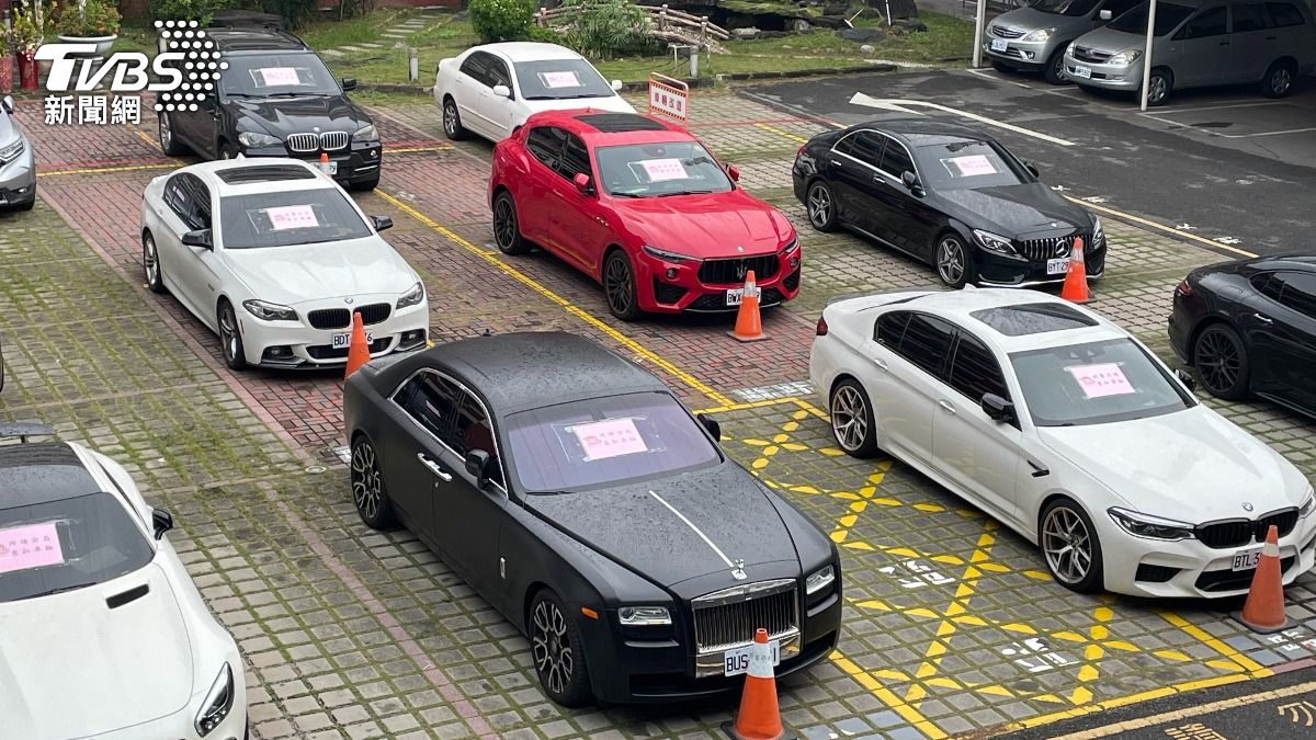 才改造雄女制服惹議！網紅真身是詐團金主 名下豪車全被扣│TVBS新聞網