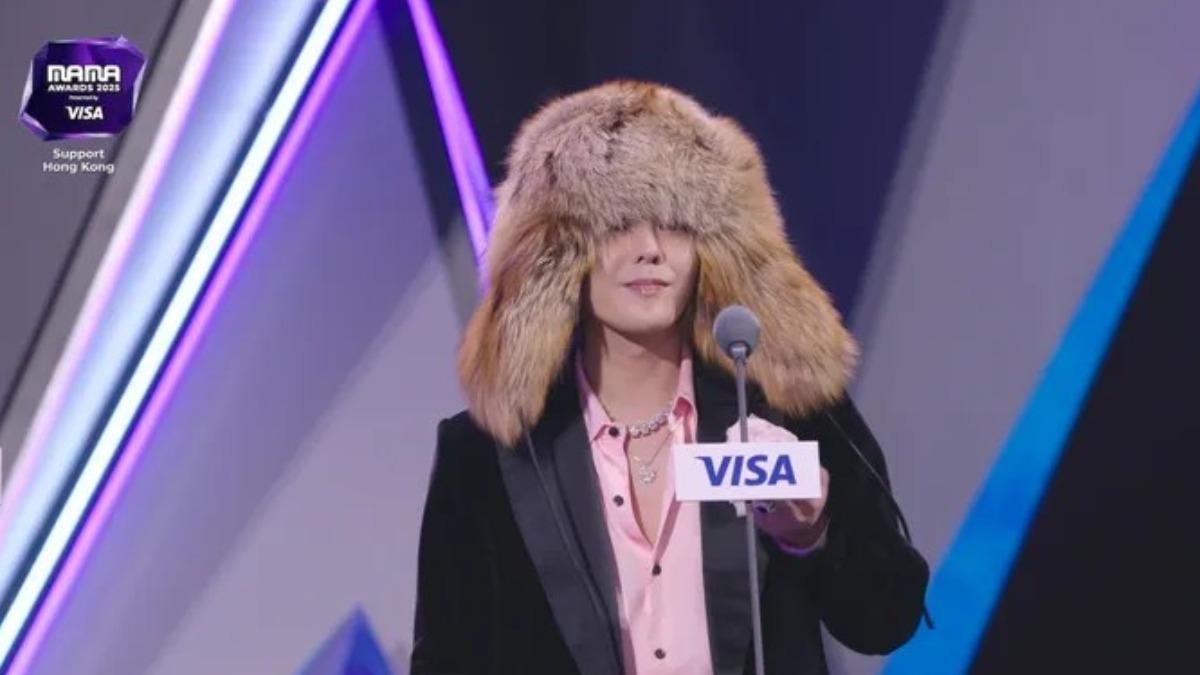 MAMA／大咖影后金憓秀「全黑西裝」主持！ GD別黑絲帶致意：希望給大家力量│TVBS新聞網