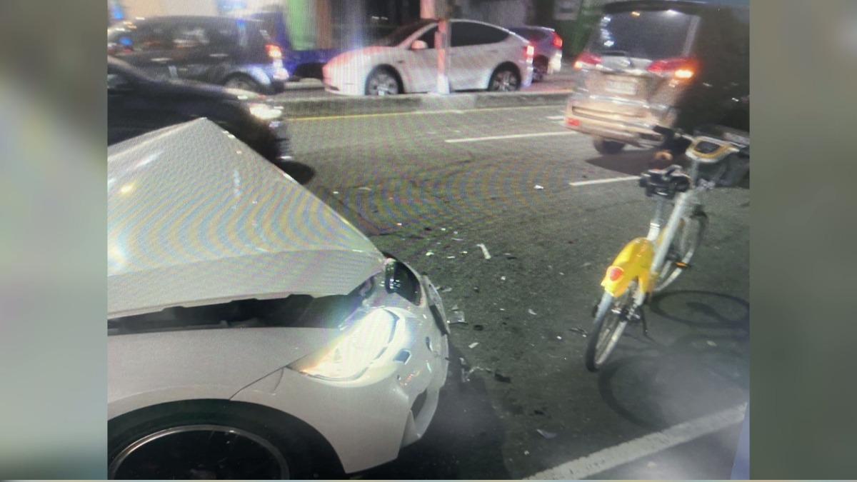 倒楣從後面被追撞！24歲男下班騎UBike突遭進口車撞飛│TVBS新聞網