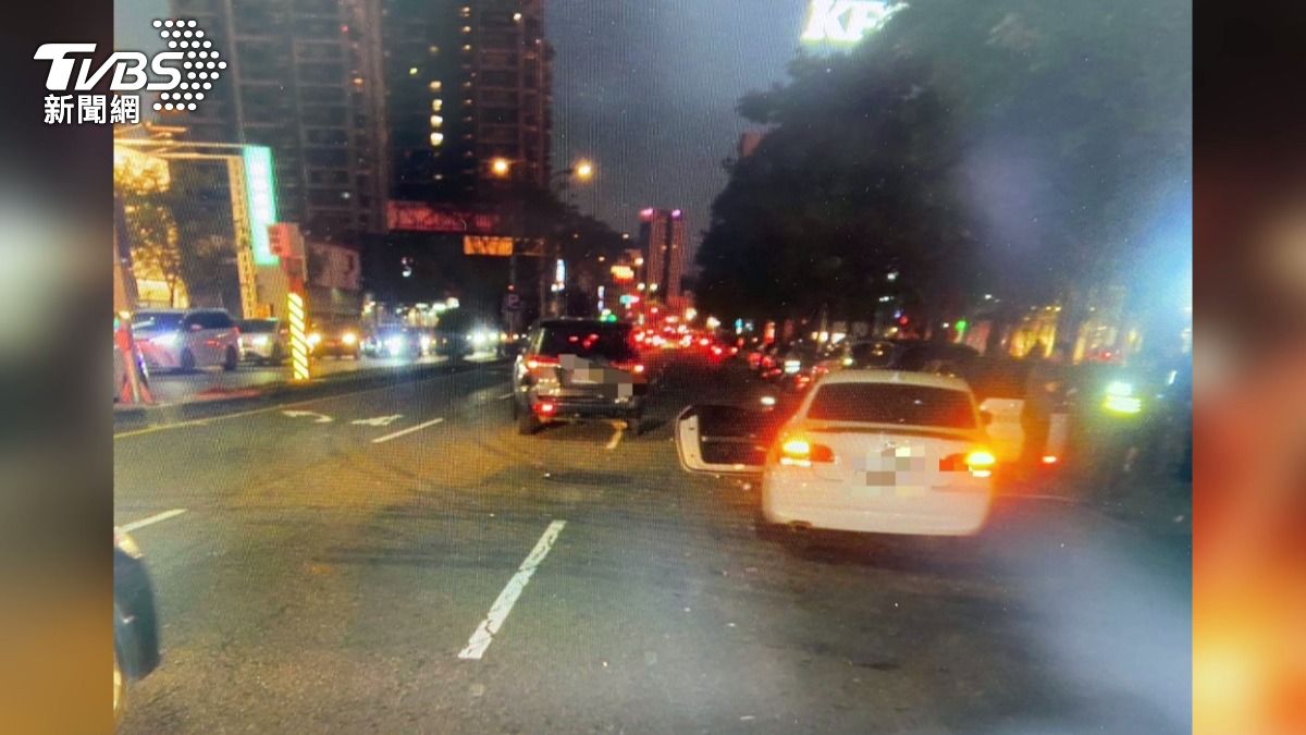 倒楣從後面被追撞！24歲男下班騎UBike突遭進口車撞飛│TVBS新聞網