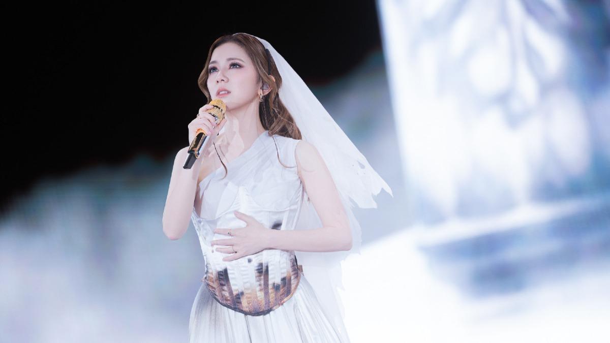 提香港大火「鄧紫棋淚崩」 曾志偉捐逾1200萬│TVBS新聞網