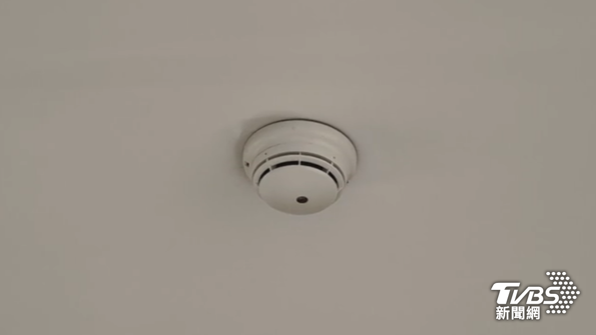 遠百A13手扶梯2樓鐵捲門突全關 女嚇：逾10分鐘│TVBS新聞網