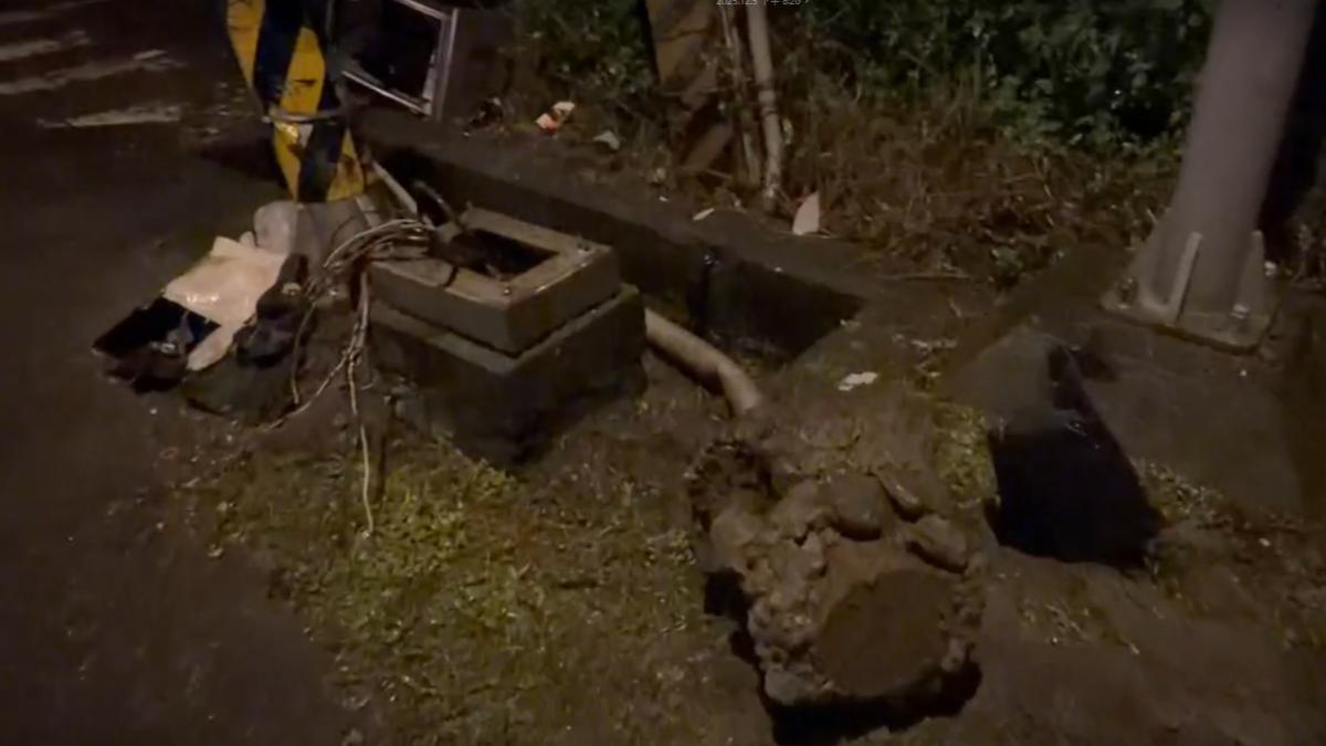 24歲警執勤遭撞「臟器外露」命危 家屬崩潰：本來休假被叫去│TVBS新聞網