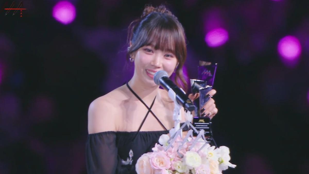 AAA典禮高潮！舒華奪獎高喊「我是誰」 5萬人沸騰尖叫回應│TVBS新聞網