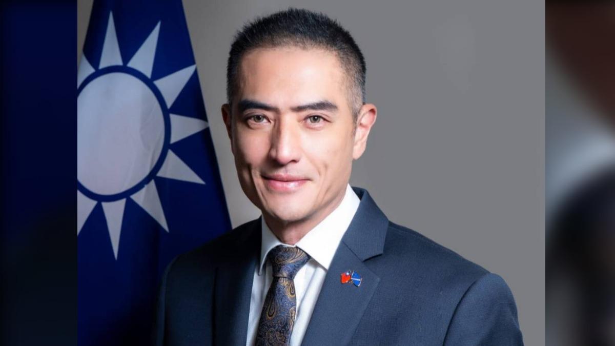 新任駐馬紹爾大使「形象照」顏值爆表！網震驚：帥到像AI│TVBS新聞網