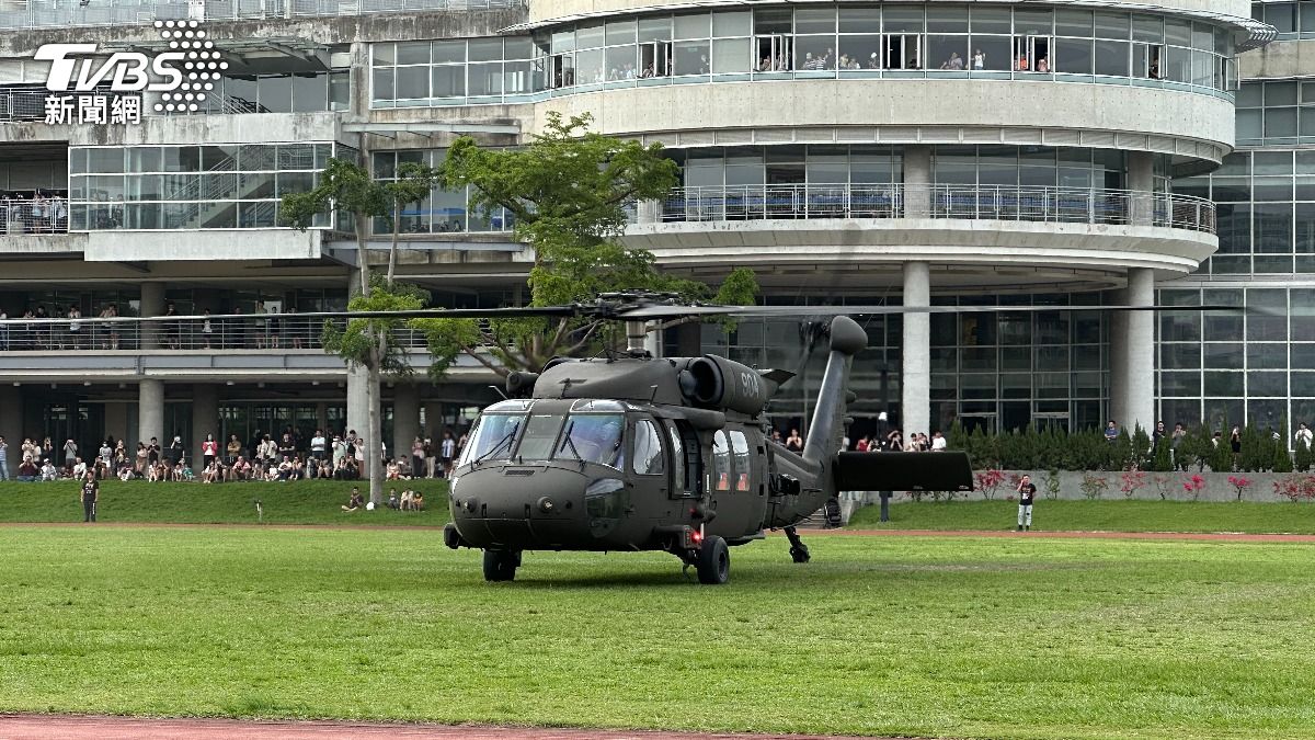 高雄駁二動漫祭x軍武震撼登場 雲豹戰車、黑鷹直升機超吸睛│TVBS新聞網