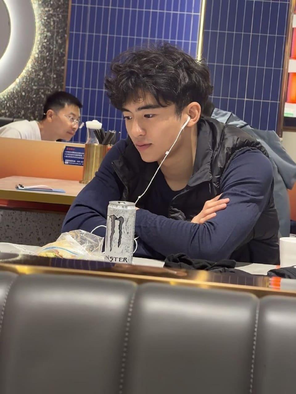 神似謝霆鋒！大兒子遭野生捕獲 登微博熱搜：隨手拍都帥│TVBS新聞網