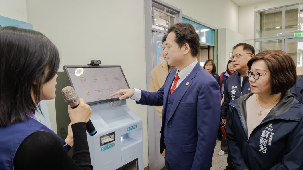 創本島第一！竹市稅務局「QTax 稅快辦」啟用24小時發證補單超便利│TVBS新聞網