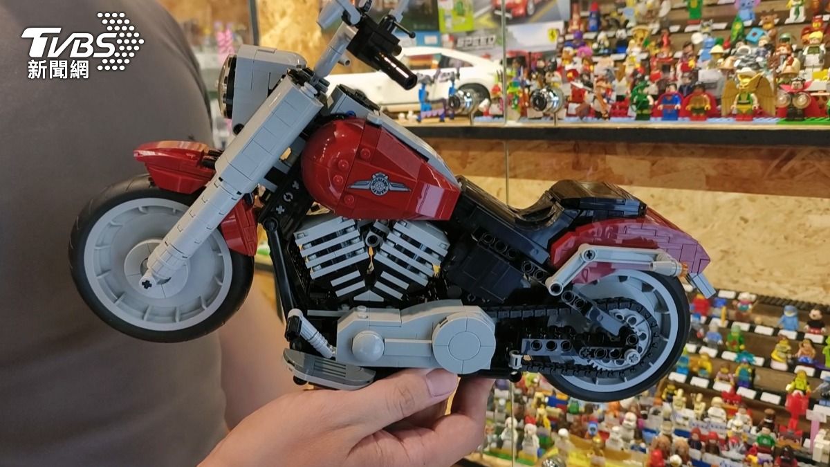 樂高.拼圖可代拼！昔可月薪7萬 今工本費降「組1片收1元」│TVBS新聞網