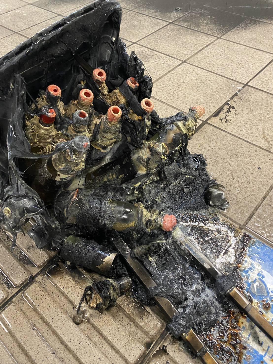 快訊／現場畫面曝！北車M8出口疑遭人丟煙霧彈 旅客尖叫蹲地急逃│TVBS新聞網