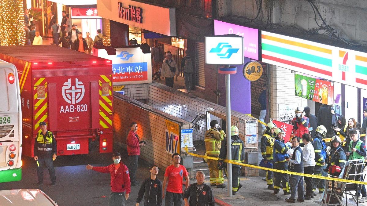 北車遭煙霧彈攻擊！57歲男欲攔阻命危 警封鎖M7、M8出口│TVBS新聞網