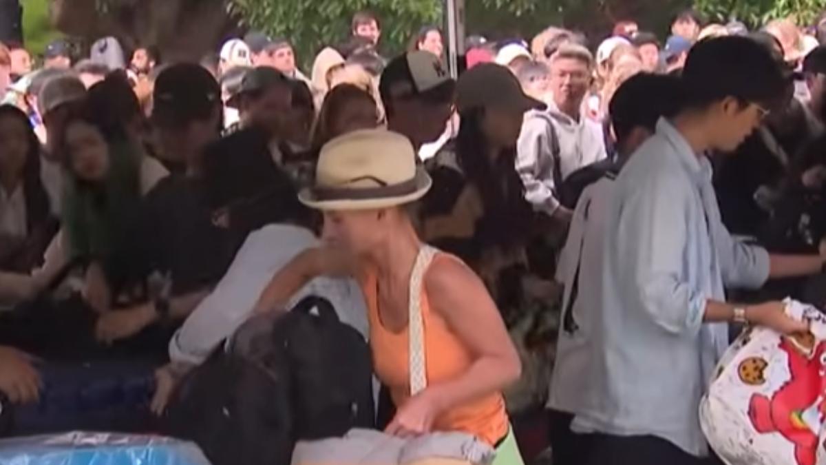 海灘恐攻後雪梨迎跨年！熱門看點多人排隊露營卡位 2500警戒備│TVBS新聞網