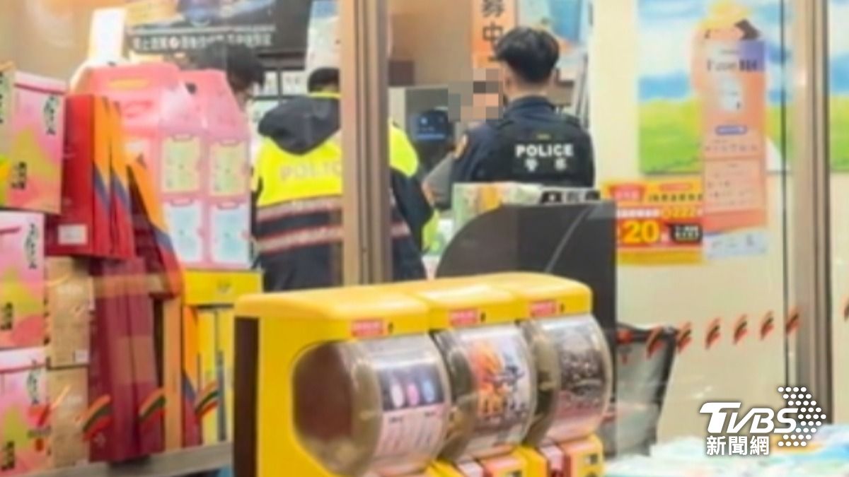 獨／深夜超商遭鬧場！男逼店員報警被拒 拿手機狂錄還嗆警│TVBS新聞網