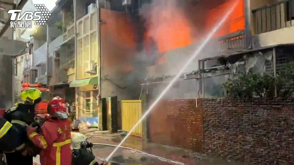 快訊／台南嚴重火警！濃煙肆虐死傷不明 驚悚狂燒畫面曝│TVBS新聞網