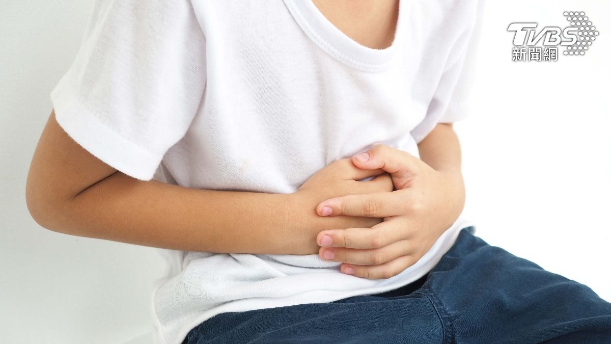 小孩肚子痛要注意！國中生「6警訊中2個」 送醫檢查要開刀│TVBS新聞網