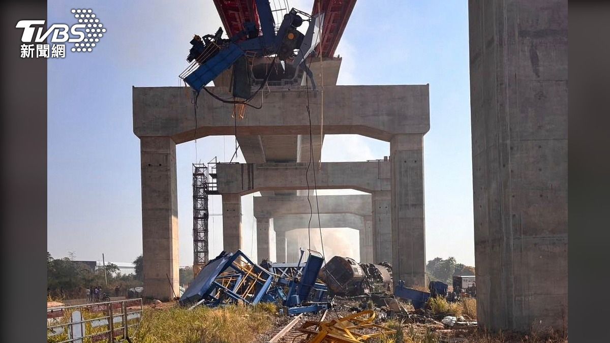 起重機砸中泰國列車22死80傷 目擊者嚇壞：車廂像被切兩半│TVBS新聞網