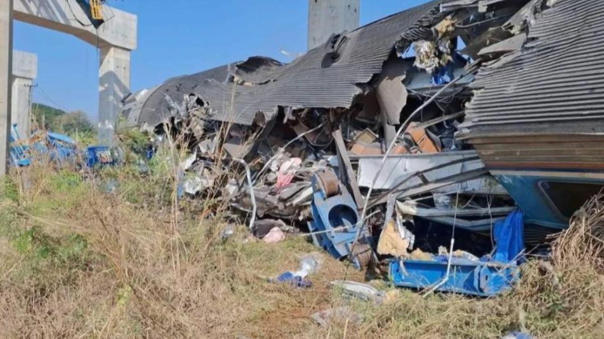 起重機砸中泰國列車22死80傷 目擊者嚇壞：車廂像被切兩半│TVBS新聞網