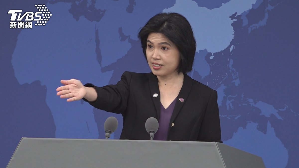 母怕捨不得躲起來！陸女童狂追哭喊找人 「當街休克」身亡│TVBS新聞網