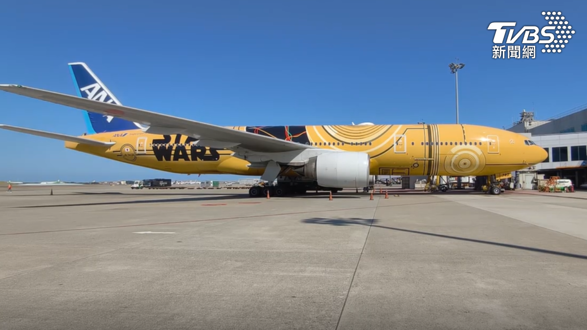 C-3PO「星際大戰」彩繪機最後身影！塗裝合約到期 航迷搶一睹風采│TVBS新聞網