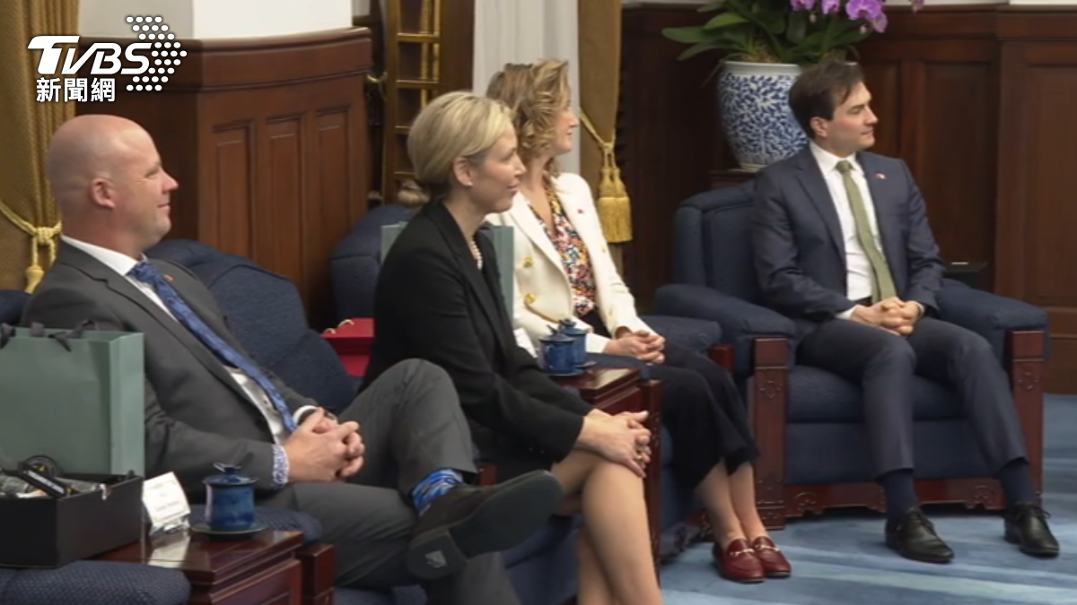 陸男星成毅遇騷擾「收恐嚇信、噴紅漆辱罵」 犯人嗆：有本事告我│TVBS新聞網