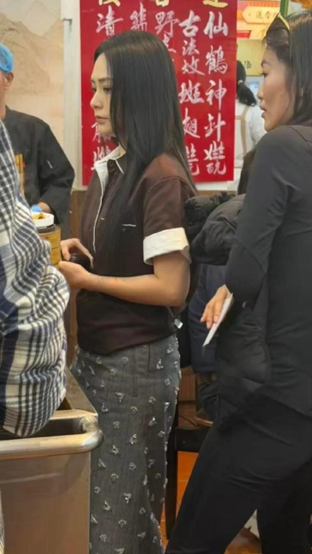 阿嬌現身香港！「接地氣造型」遭網吐槽：下樓倒垃圾都嫌怪│TVBS新聞網