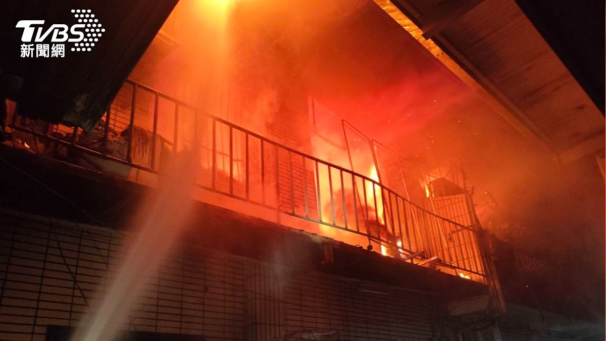 台中烏日火警悲劇！1男遭壓倒臥樓梯間 被救出已成焦屍│TVBS新聞網