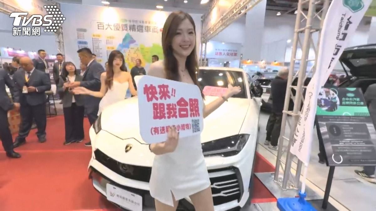 年關將近逛起來！台中最大室內年貨大街 「1500萬超跑」現身吸睛│TVBS新聞網