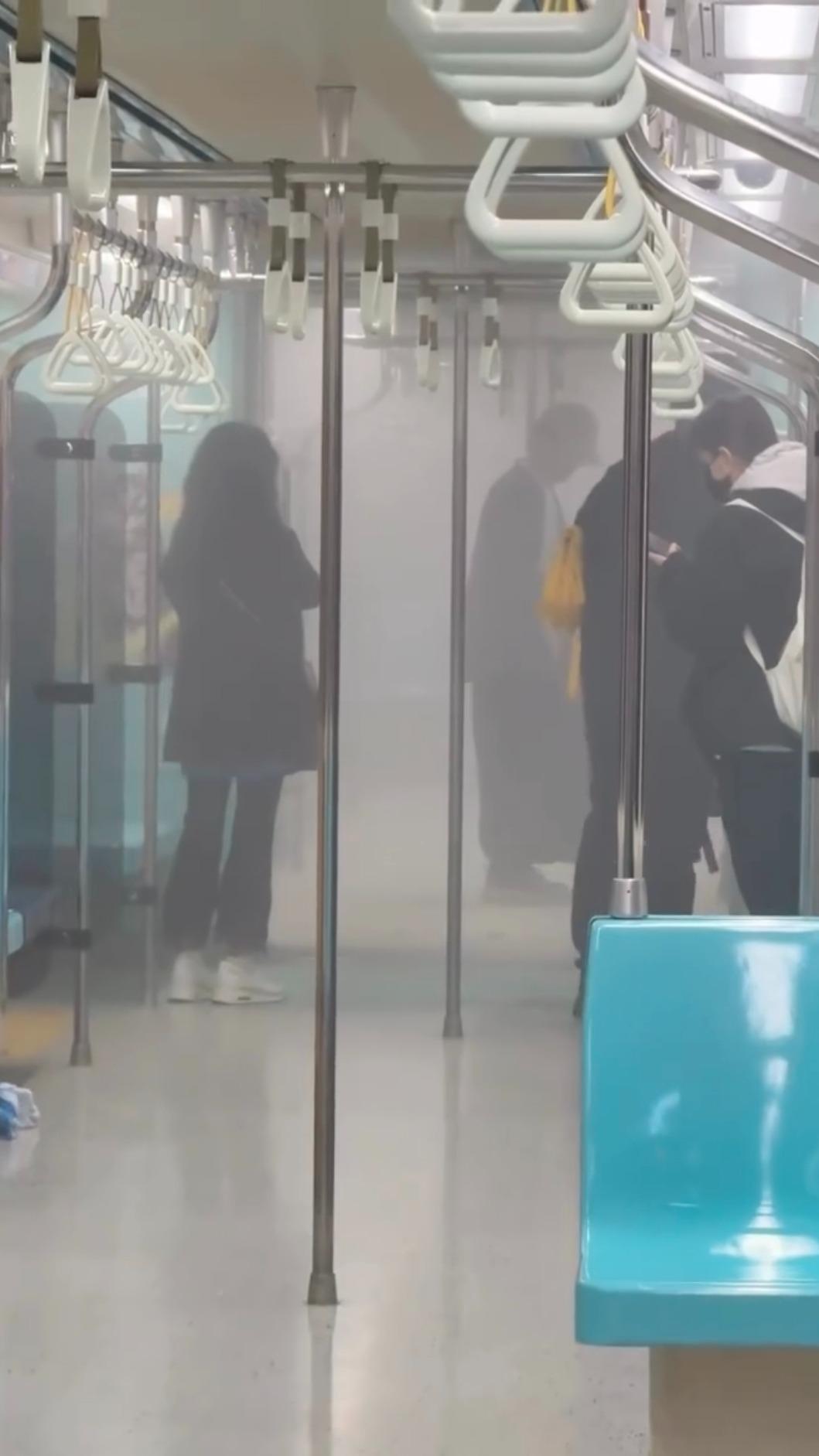 北捷板橋站驚魂！行動電源起火 450旅客驚逃：像世界末日│TVBS新聞網