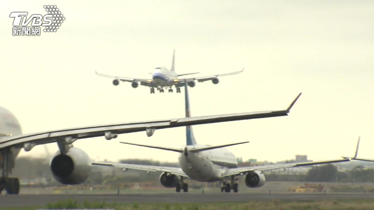 飛維也納航班輪胎胎皮剝落！疑擊中機翼損傷 飛2小時緊急折返│TVBS新聞網